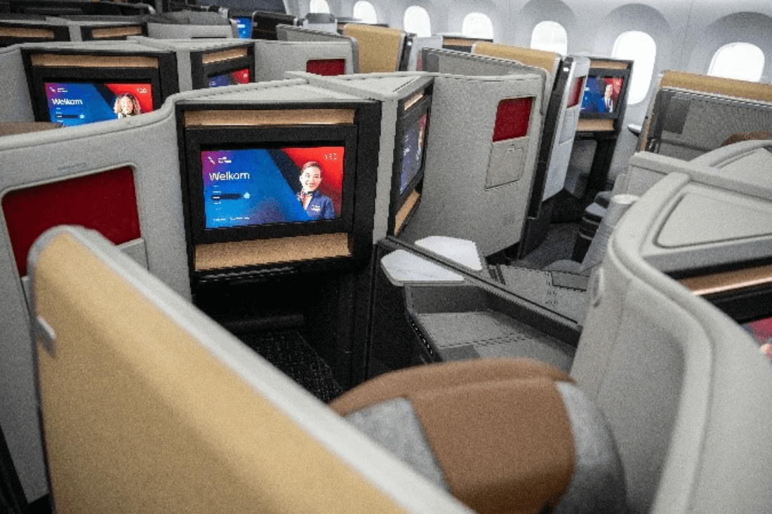 Thales celebrates first American Airlines 787-9 flying with AVANT Up IFE